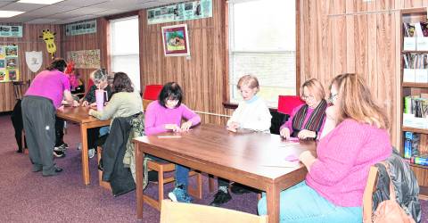 Franklin Library holds origami event