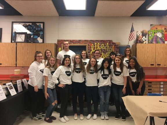 Art Honor Society hosts Empty Bowls fundraiser