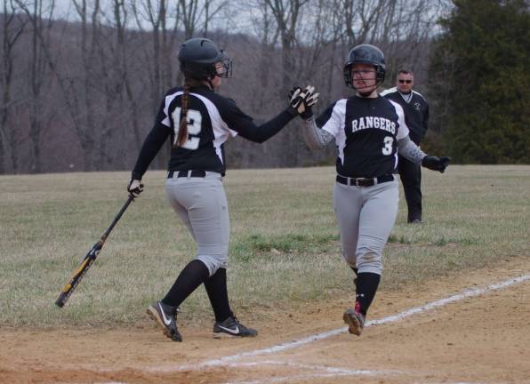 Vernon wins Mitchener softball tournament