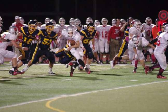 Vernon tops High Point in football